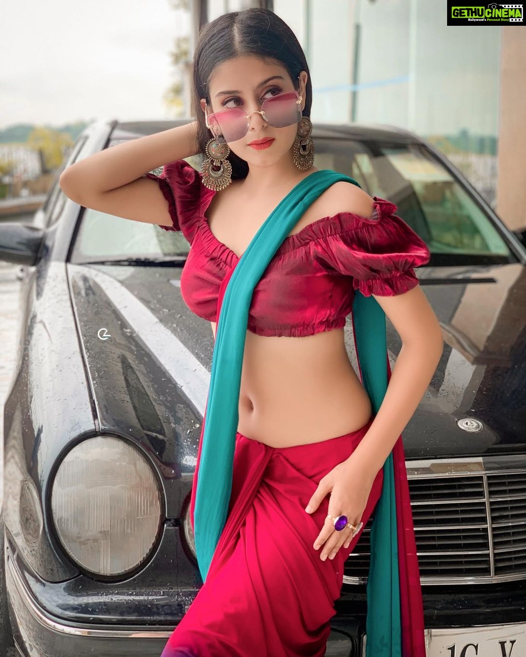 Isha Malviya Instagram – tera milna hai us rab ka ishara mano, mujhko banaya tere jese hi kisi ...