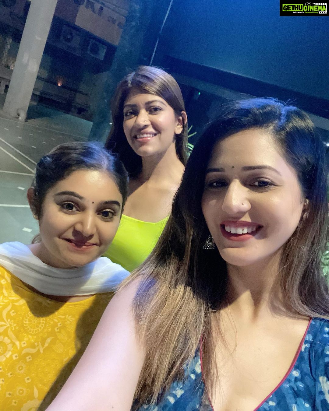 Isha Rikhi Instagram – 💚💙💛 @official_vaishnavi_boora @jass_dhanjal ...