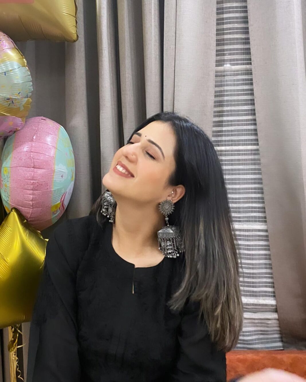 Actress Isha Rikhi HD Photos and Wallpapers October 2021 - Gethu Cinema