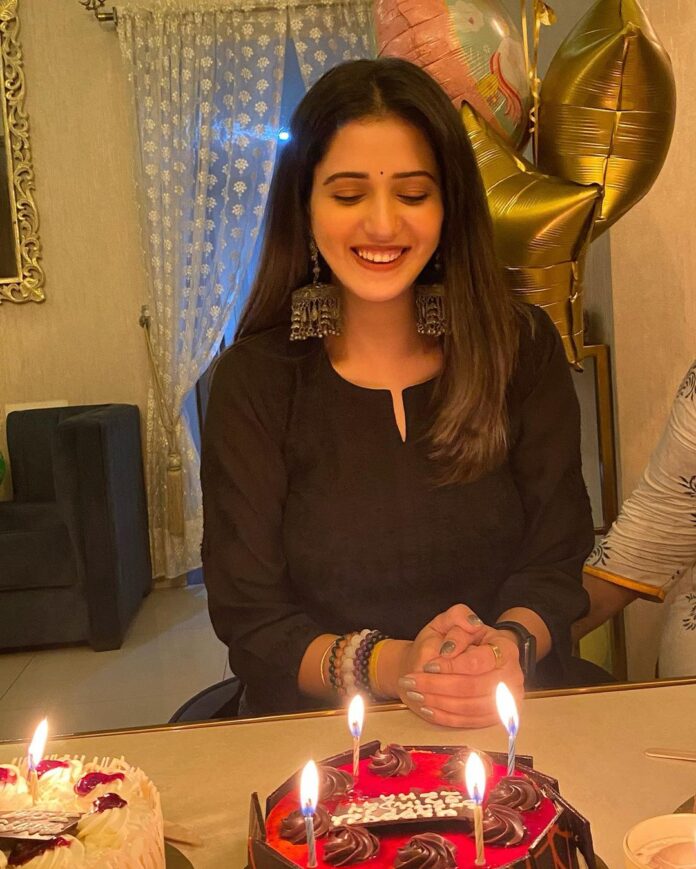 Actress Isha Rikhi HD Photos and Wallpapers October 2021 | Gethu Cinema