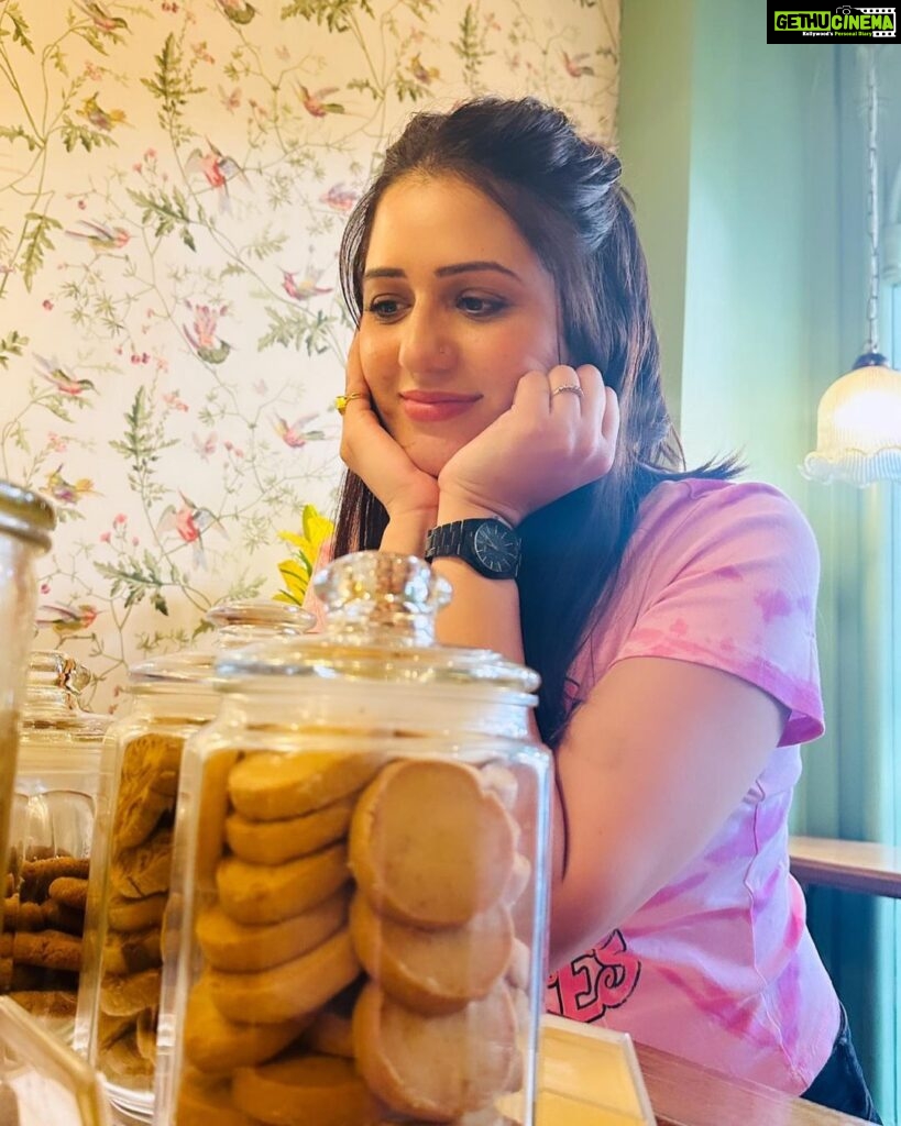 Actress Isha Rikhi HD Instagram Photos and Wallpapers May 2023 | Gethu ...