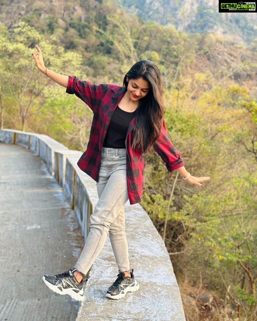 Actress Ivana HD Instagram Photos and Wallpapers May 2023 | Gethu Cinema