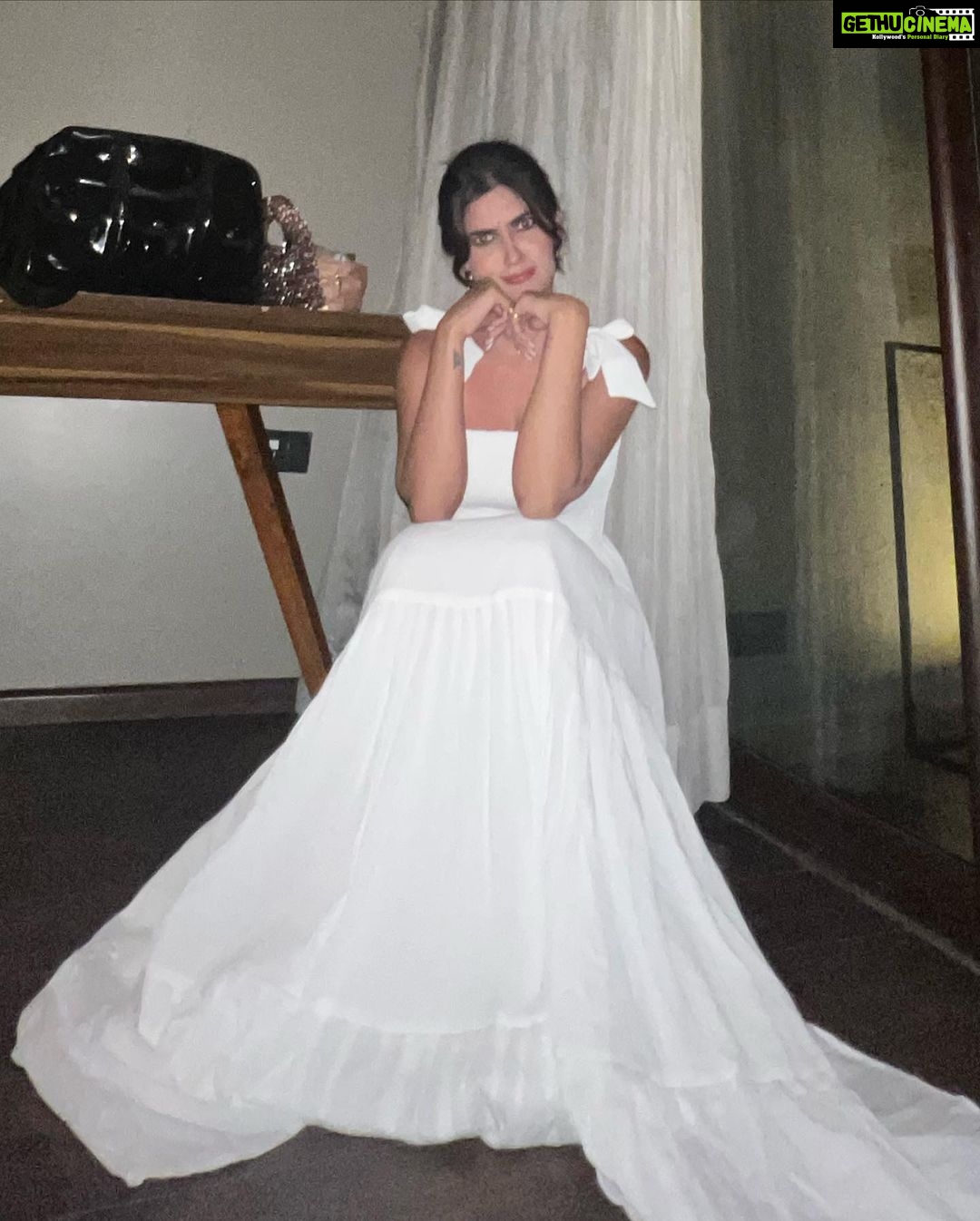 Karishma Sharma Instagram – “Ajeeb kahani hai pyar aur dosti ke bich ke ...