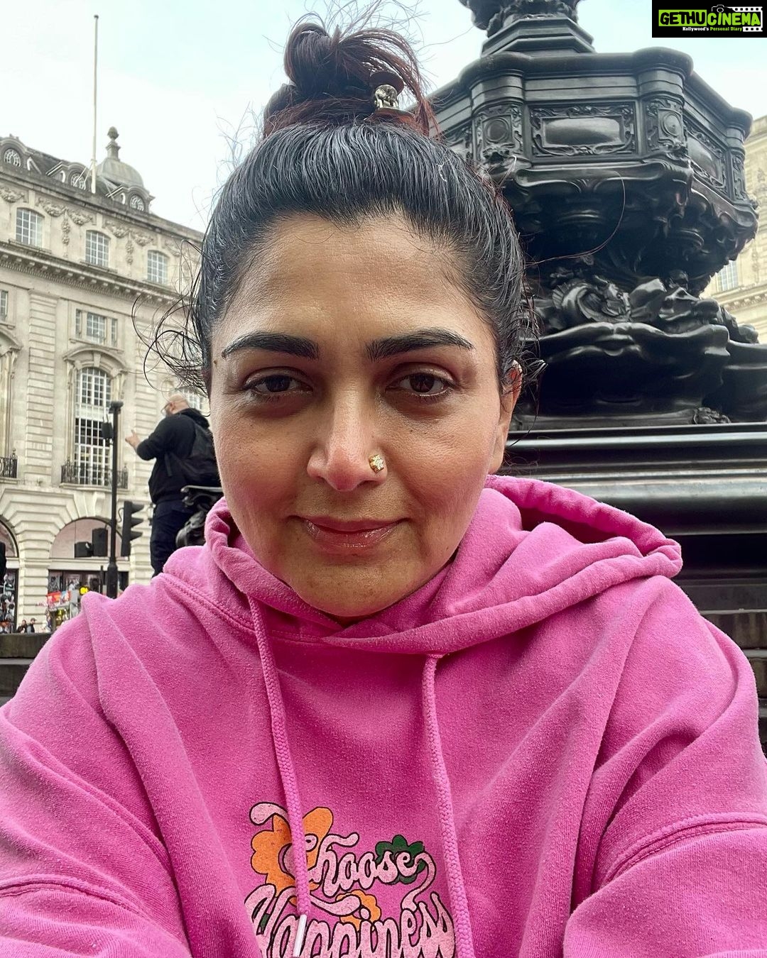 Actress Kushboo HD Instagram Photos and Wallpapers October 2022 | Gethu Cinema