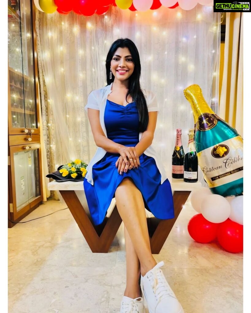 Actress Lahari Shari HD Instagram Photos and Wallpapers June 2023 ...