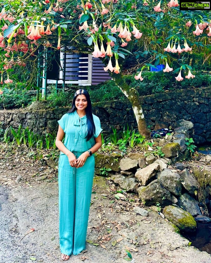 Actress Lahari Shari HD Instagram Photos and Wallpapers January 2023 ...