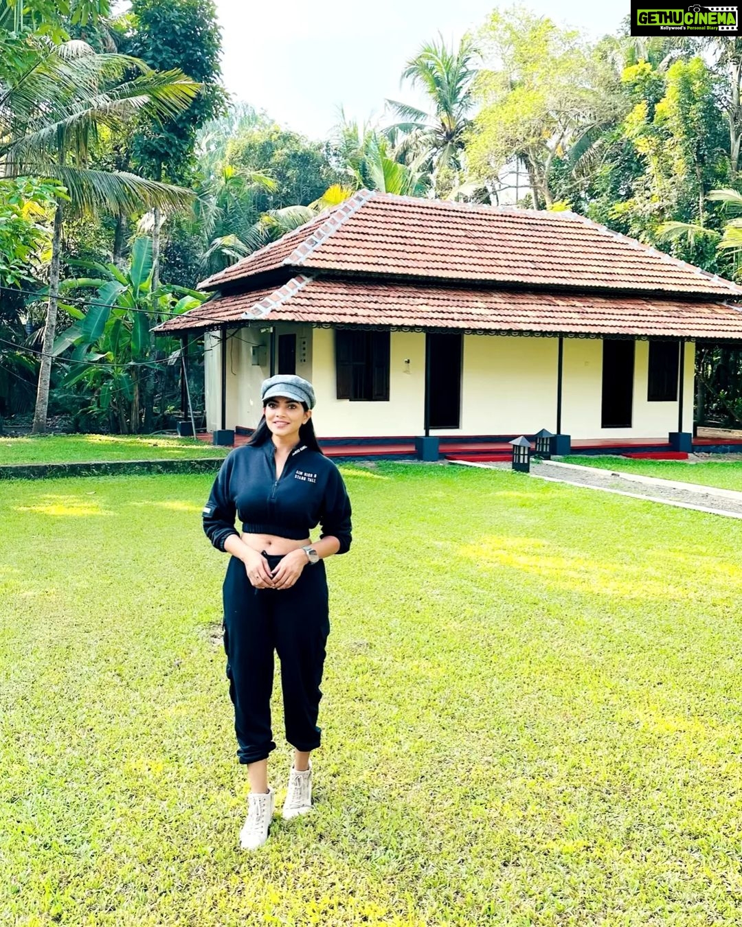 Actress Lahari Shari HD Instagram Photos and Wallpapers January 2023 ...