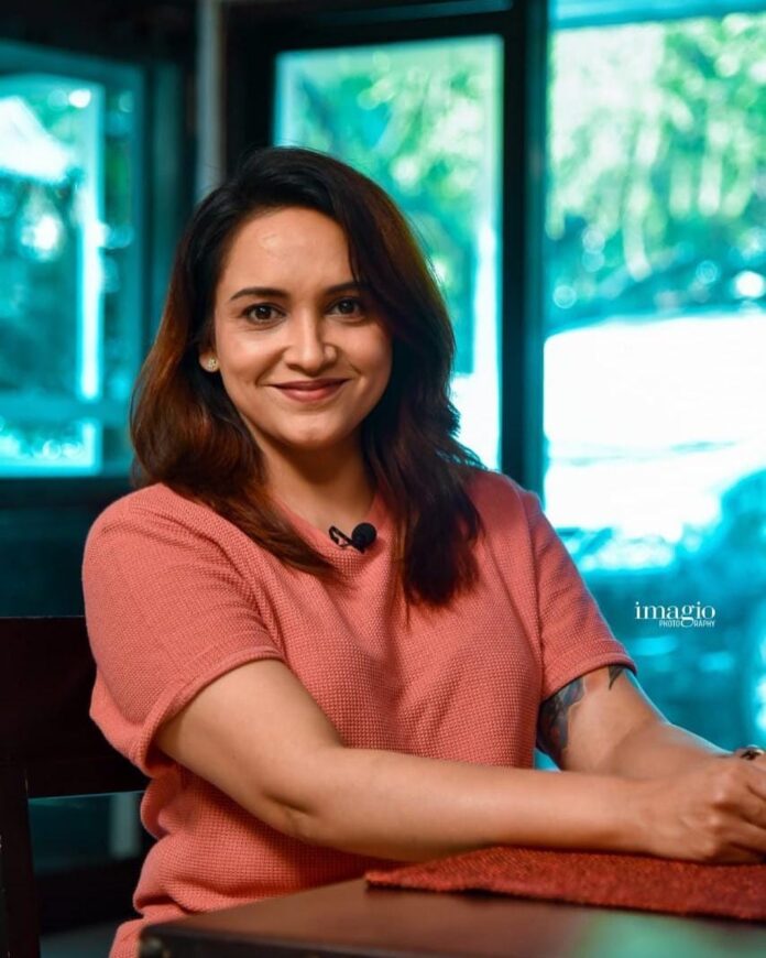 Actress Lena Kumar HD Photos and Wallpapers July 2022 | Gethu Cinema