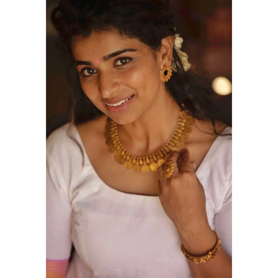 Actress Lisha Chinnu HD Instagram Photos and Wallpapers November 2022 ...