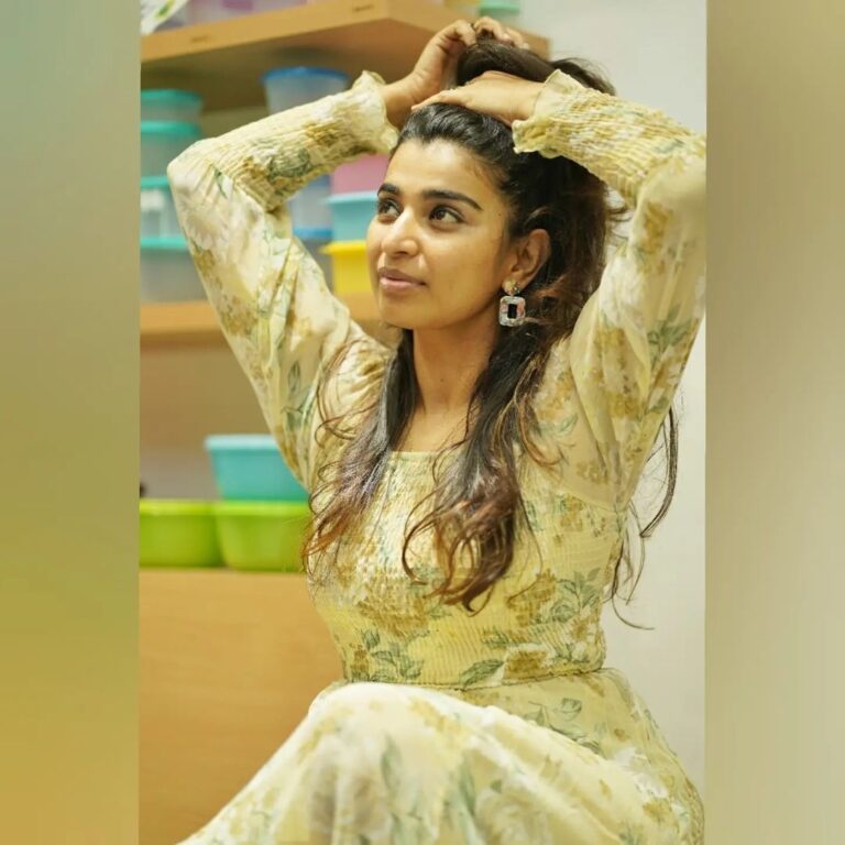 Actress Lisha Chinnu HD Photos and Wallpapers November 2021 - Gethu Cinema