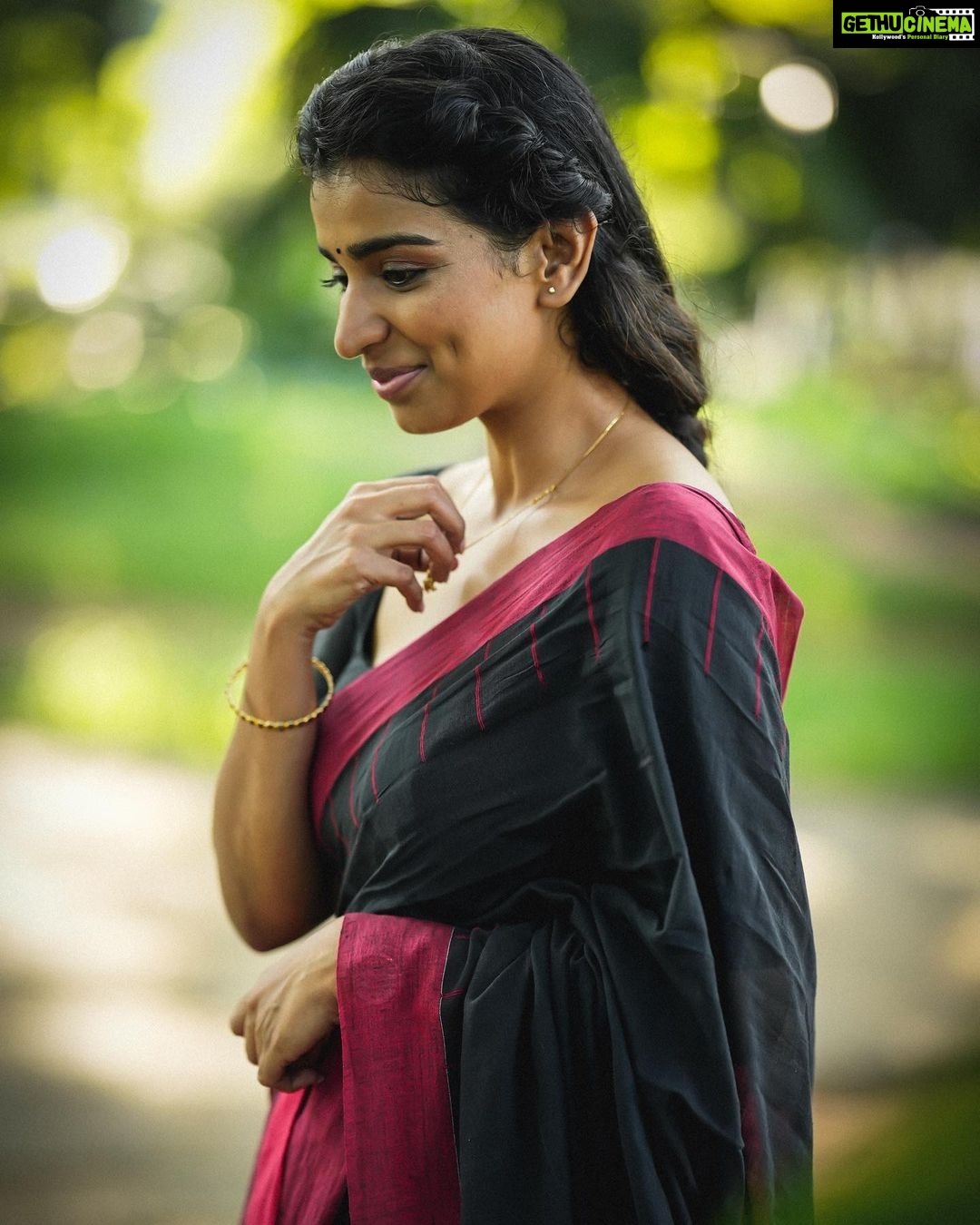 Lisha Chinnu Instagram – • Just lost in thought. 💭 . . . Photos ...
