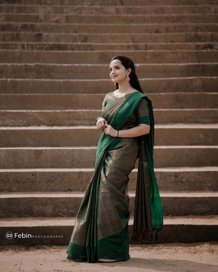 Actress Malavika Krishnadas HD Photos and Wallpapers December 2022 - Gethu Cinema