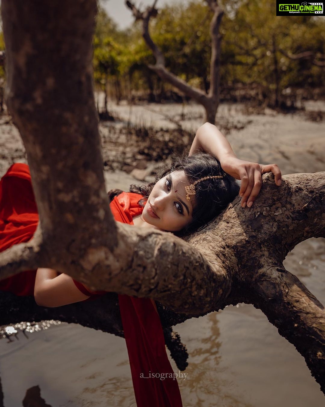 Mamitha Baiju Instagram – 𝐒𝐇𝐘𝐀𝐀𝐌𝐀 . . Concept&📸: @a_isography Costume ...