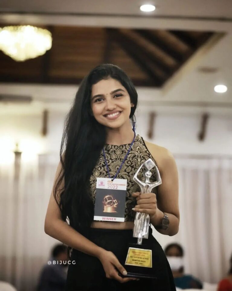Actress Mamitha Baiju HD Photos and Wallpapers September 2022 | Gethu ...