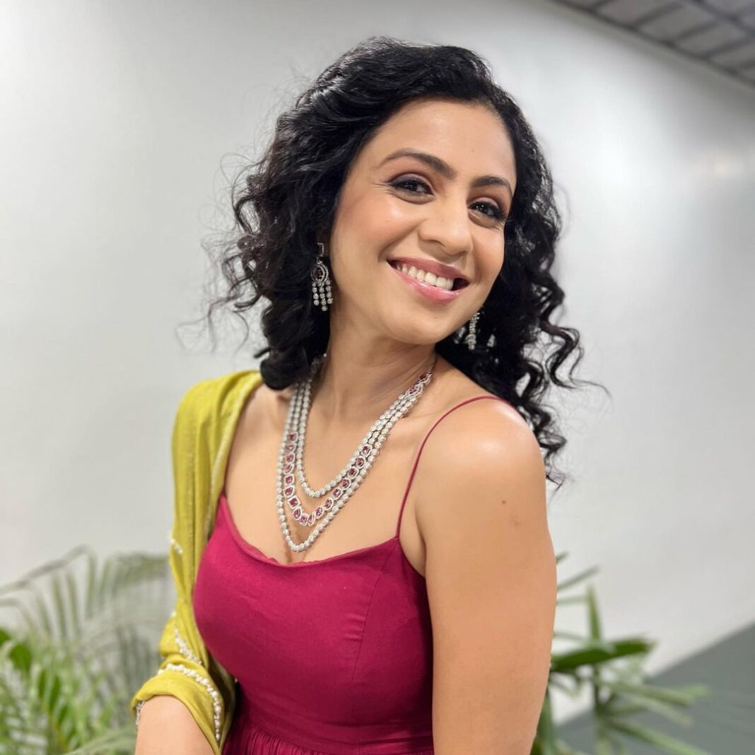 Actress Manasi Parekh HD Photos and Wallpapers December 2022 - Gethu Cinema