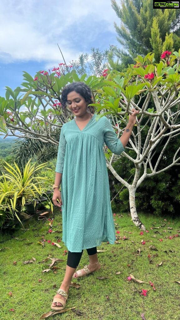 Actress Mareena Michael Kurisingal HD Instagram Photos and Wallpapers ...