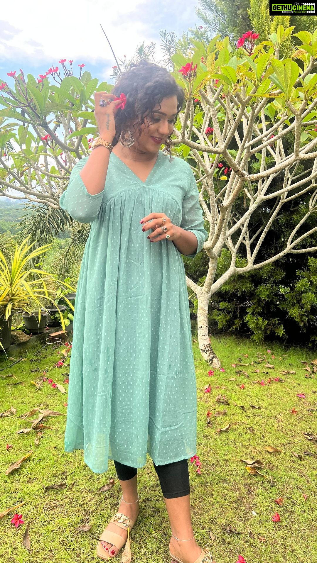 Actress Mareena Michael Kurisingal HD Instagram Photos and Wallpapers ...