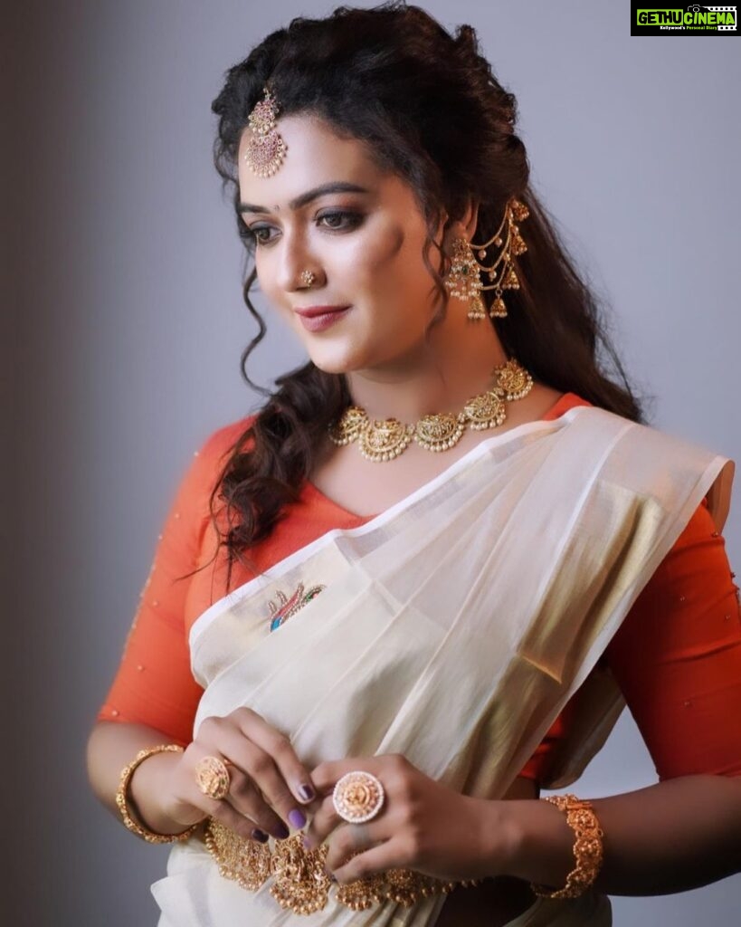 Actress Mareena Michael Kurisingal HD Instagram Photos and Wallpapers ...