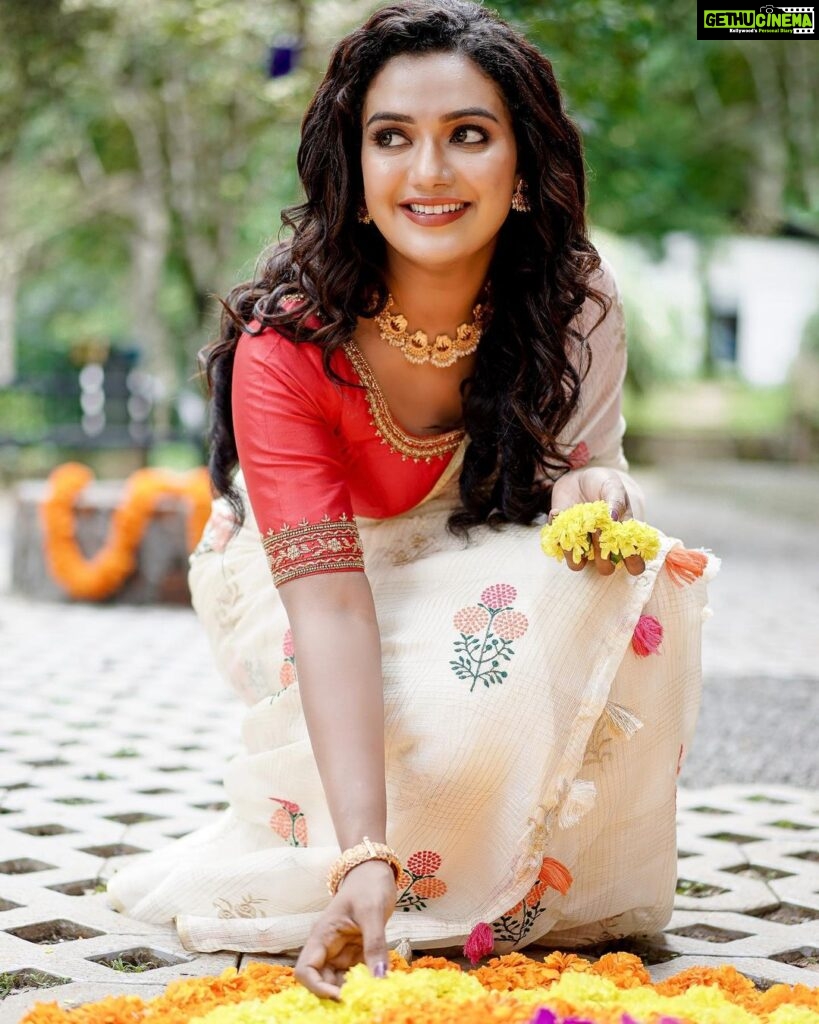 Actress Mareena Michael Kurisingal HD Instagram Photos and Wallpapers ...