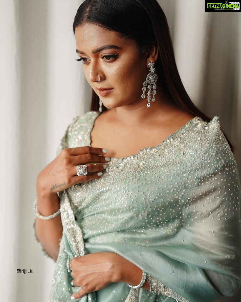 Actress Mareena Michael Kurisingal HD Instagram Photos and Wallpapers ...