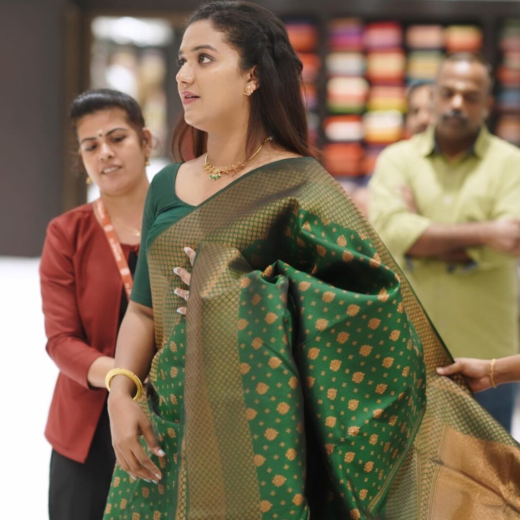 Actress Mareena Michael Kurisingal HD Instagram Photos and Wallpapers ...
