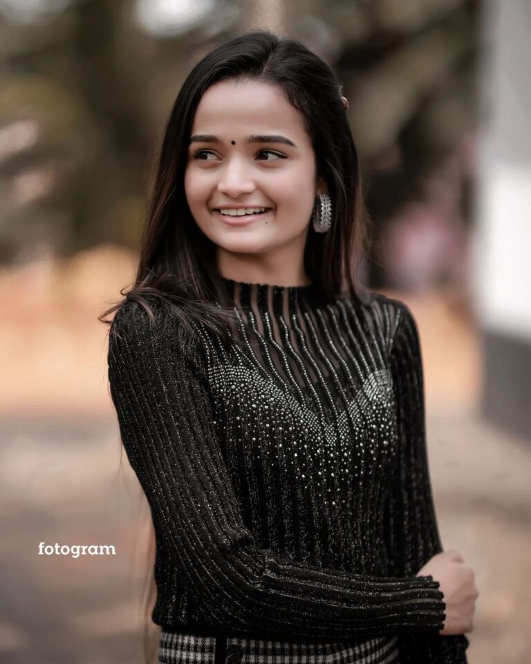 Actress Meenakshi Anoop HD Photos and Wallpapers October 2022 - Gethu ...