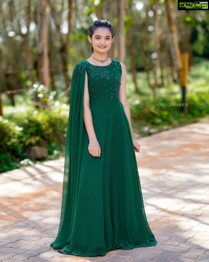 Meenakshi Anoop Instagram – Violet or purple🦋 Stylist and designer ...