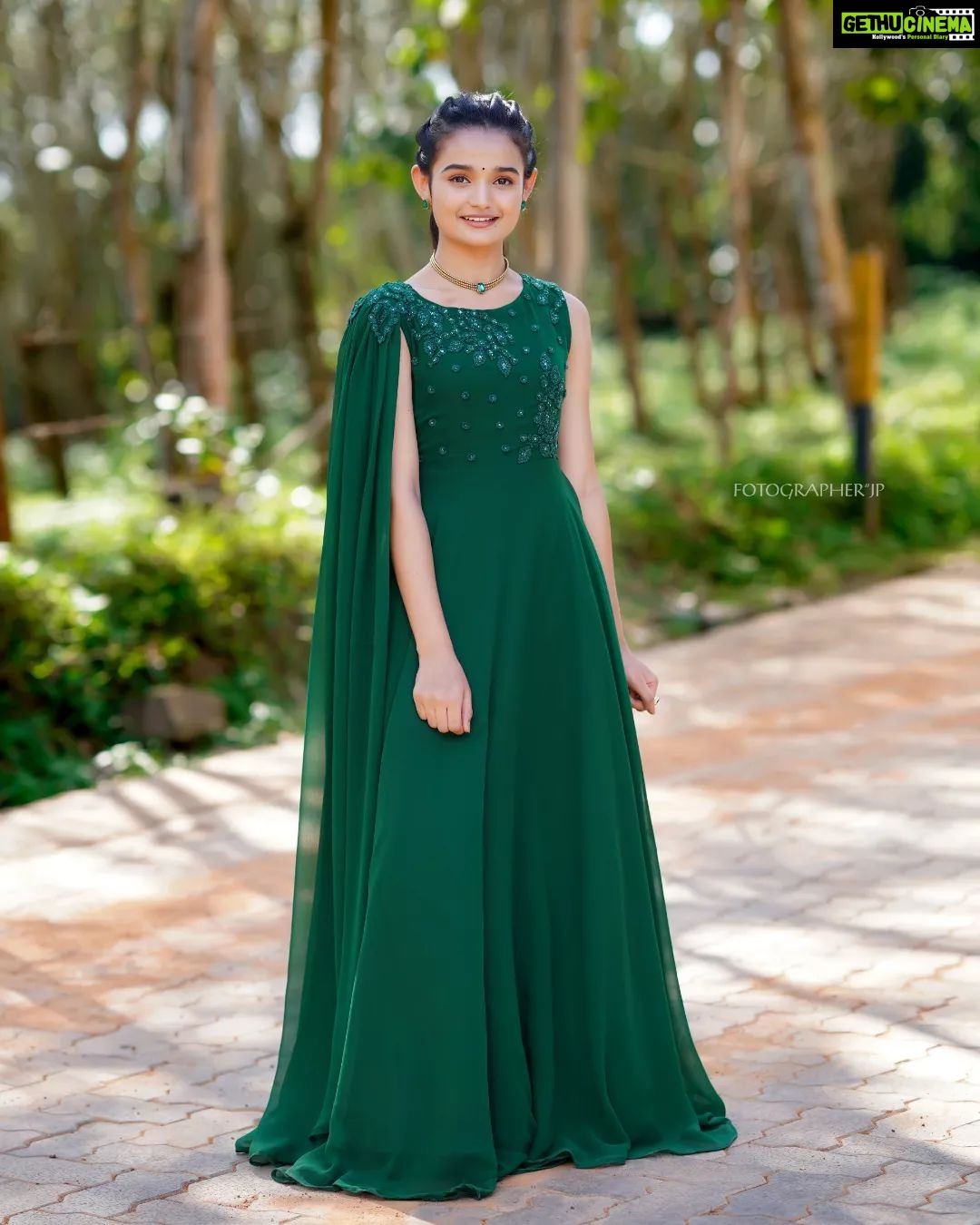 Meenakshi Anoop Instagram – Violet or purple🦋 Stylist and designer ...