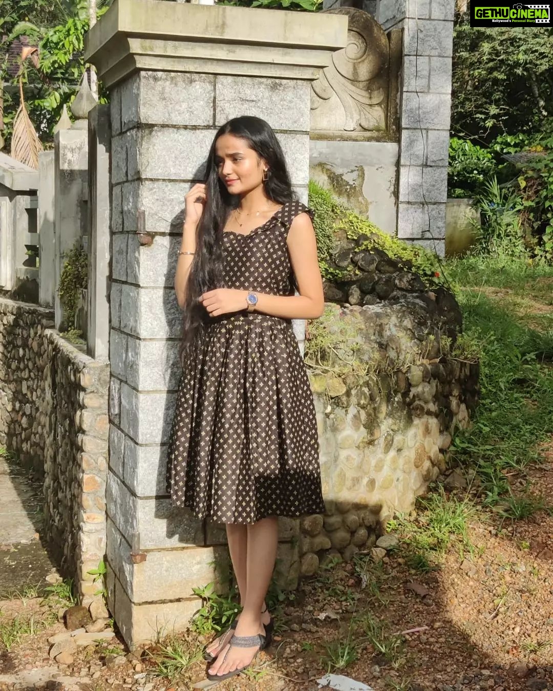 Meenakshi Anoop Instagram - You are my secret sunshine 🌤️🌛 #mine 📸 ...