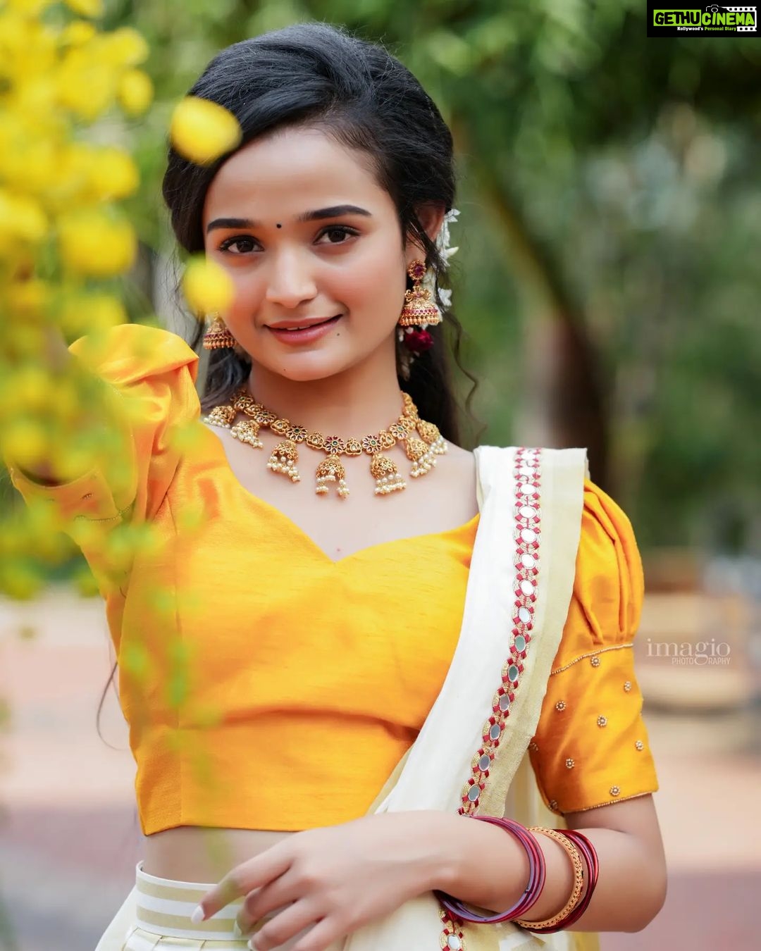 Meenakshi Anoop Instagram – 💛🌻 Stylist and designer : @doms.2010 ...