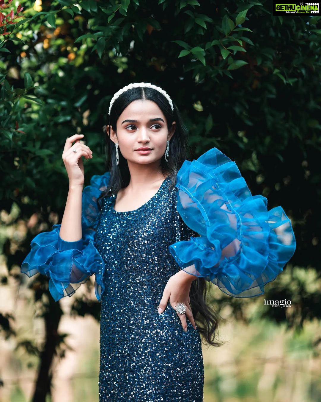 Meenakshi Anoop Instagram – Glossy 🐝 Stylist and designer : @doms.2010 ...