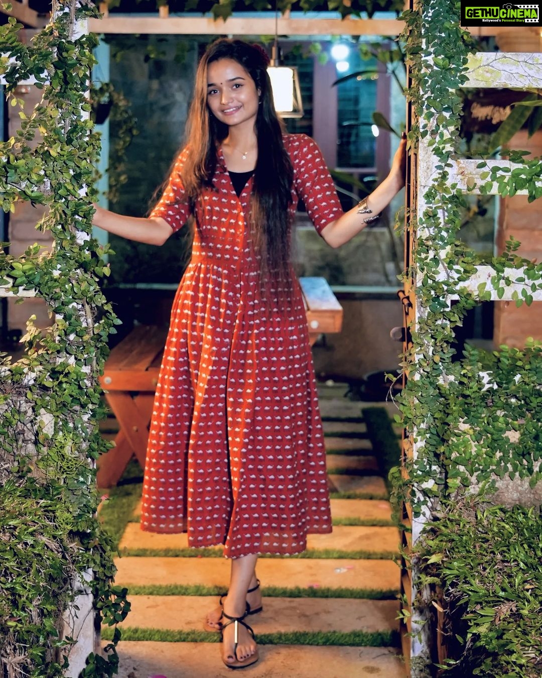 Meenakshi Anoop Instagram – Vintage vibe🦋 👗@cafefashion_by_remya_nair ...