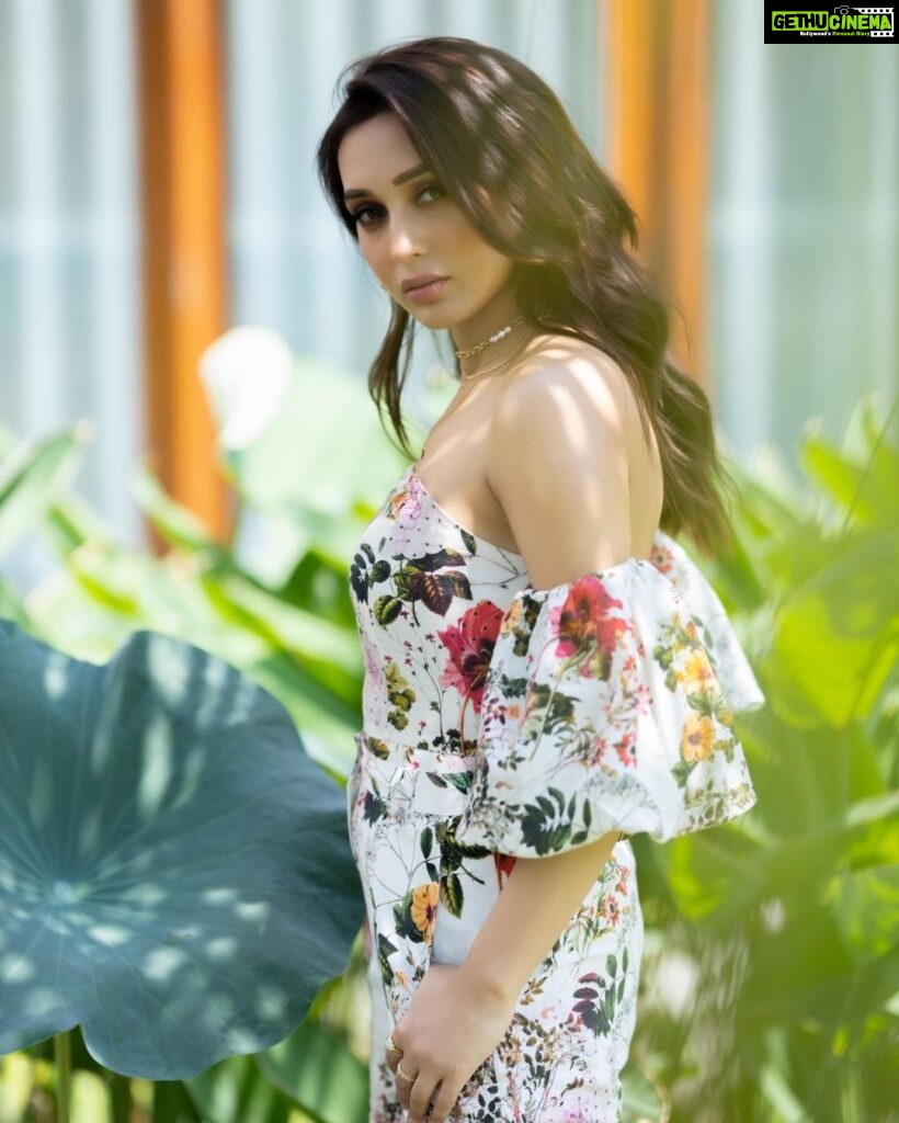 Actress Mimi Chakraborty HD Instagram Photos and Wallpapers May 2023 ...