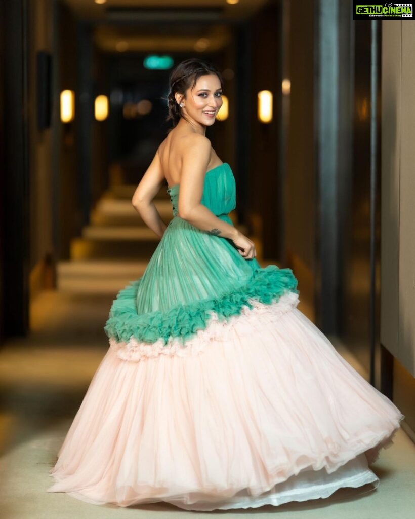 Actress Mimi Chakraborty HD Instagram Photos and Wallpapers February ...