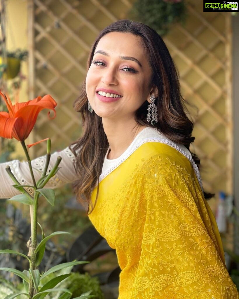 Actress Mimi Chakraborty HD Instagram Photos and Wallpapers January ...