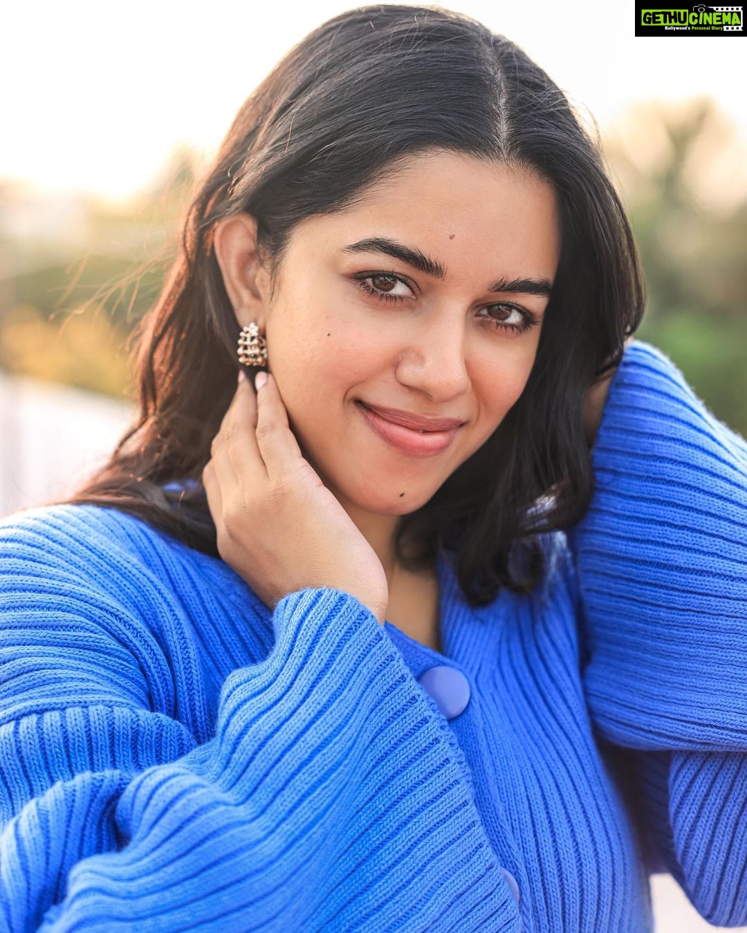 Mirnalini Ravi Instagram – Your Monday Blue’s 💙💛 PC @varuun.jpg | Gethu ...