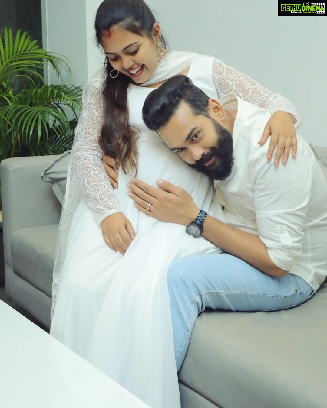 Mridula Vijay Instagram – Our happiness 🥰🥰 Purely candid shot 😍 ...