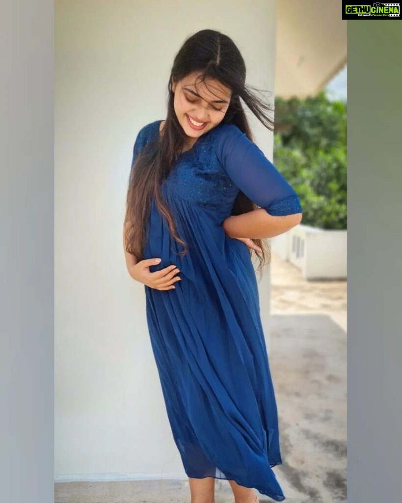 Mridula Vijay Instagram – Between the photoshoot.. Our new video is out ...