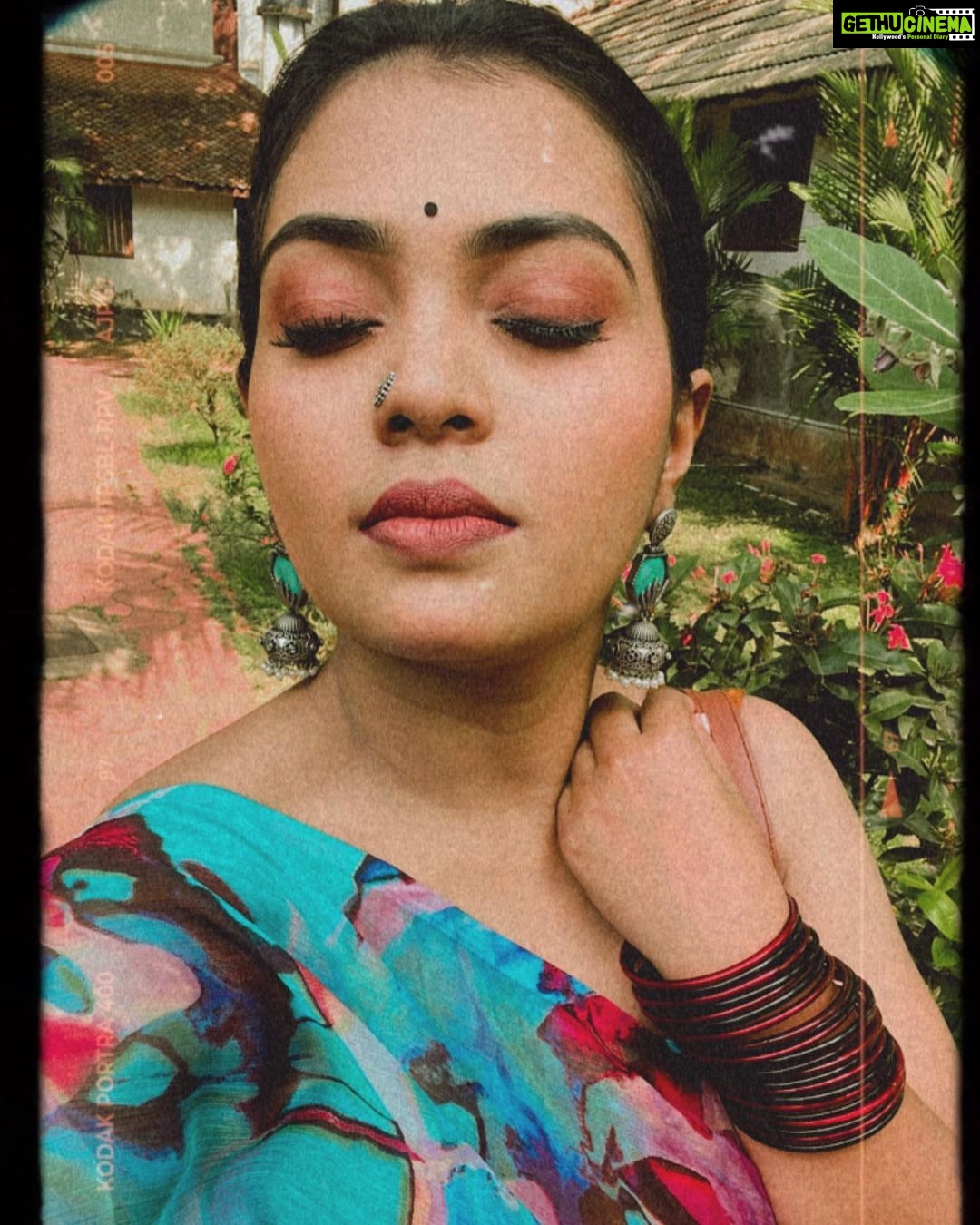 Mridula Vijay Instagram – “Nothing feels as perfect as a saree🌸 . . 📸 ...