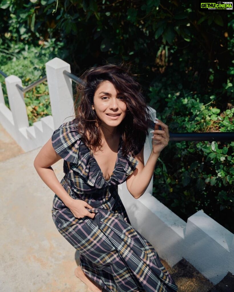 Actress Mrunal Thakur HD Instagram Photos and Wallpapers June 2023 | Gethu Cinema