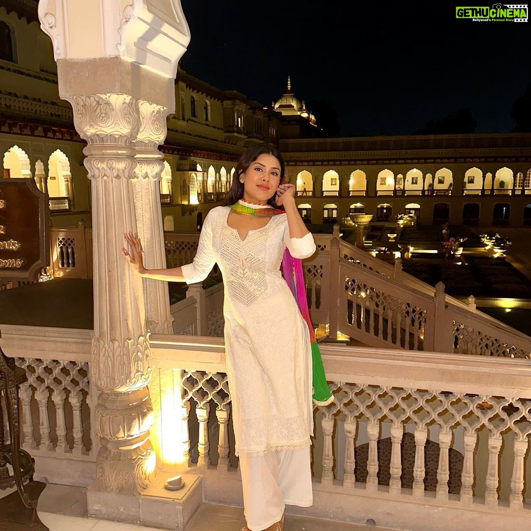 Naira Shah Instagram – Jaipur royals!!! #2 🌸😌☺️☺️ Rambagh Palace Jaipur ...