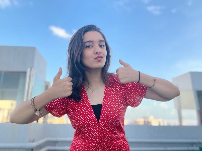 Actress Naisha Khanna HD Photos and Wallpapers June 2023 | Gethu Cinema