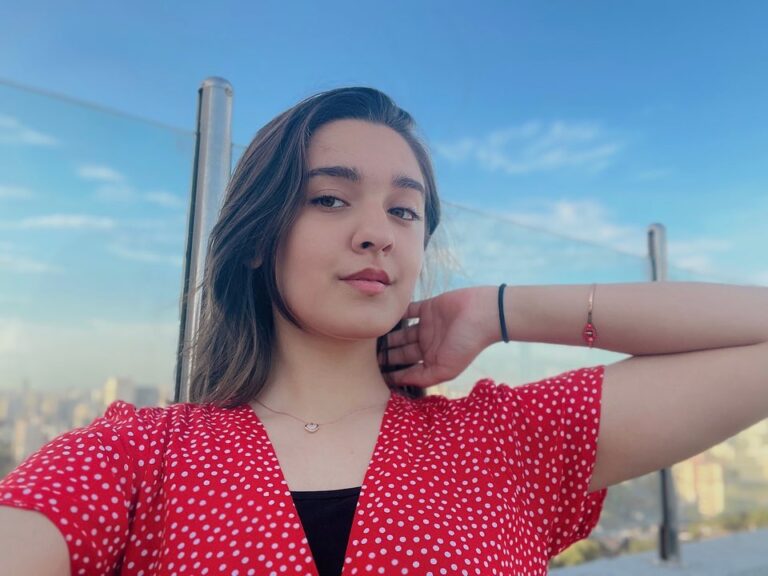 Actress Naisha Khanna HD Photos and Wallpapers June 2023 | Gethu Cinema