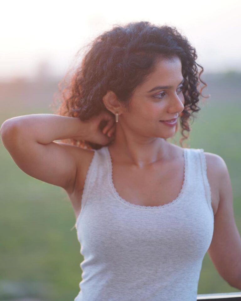 Actress Namita Krishnamurthy HD Photos and Wallpapers May 2023 | Gethu ...