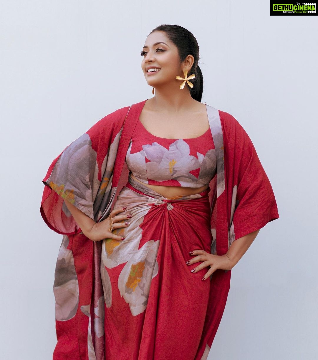 Actress Navya Nair HD Instagram Photos and Wallpapers January 2023 ...