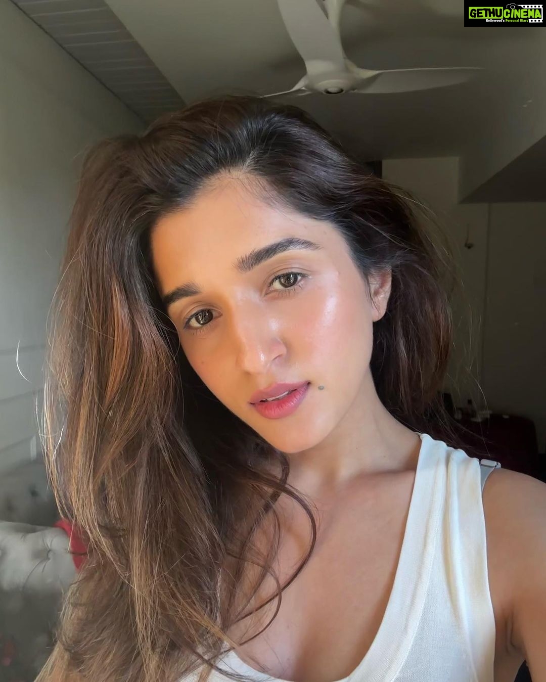 Nidhi Shah Instagram – Let your soul glow . #nomakeupmakeuplook # ...