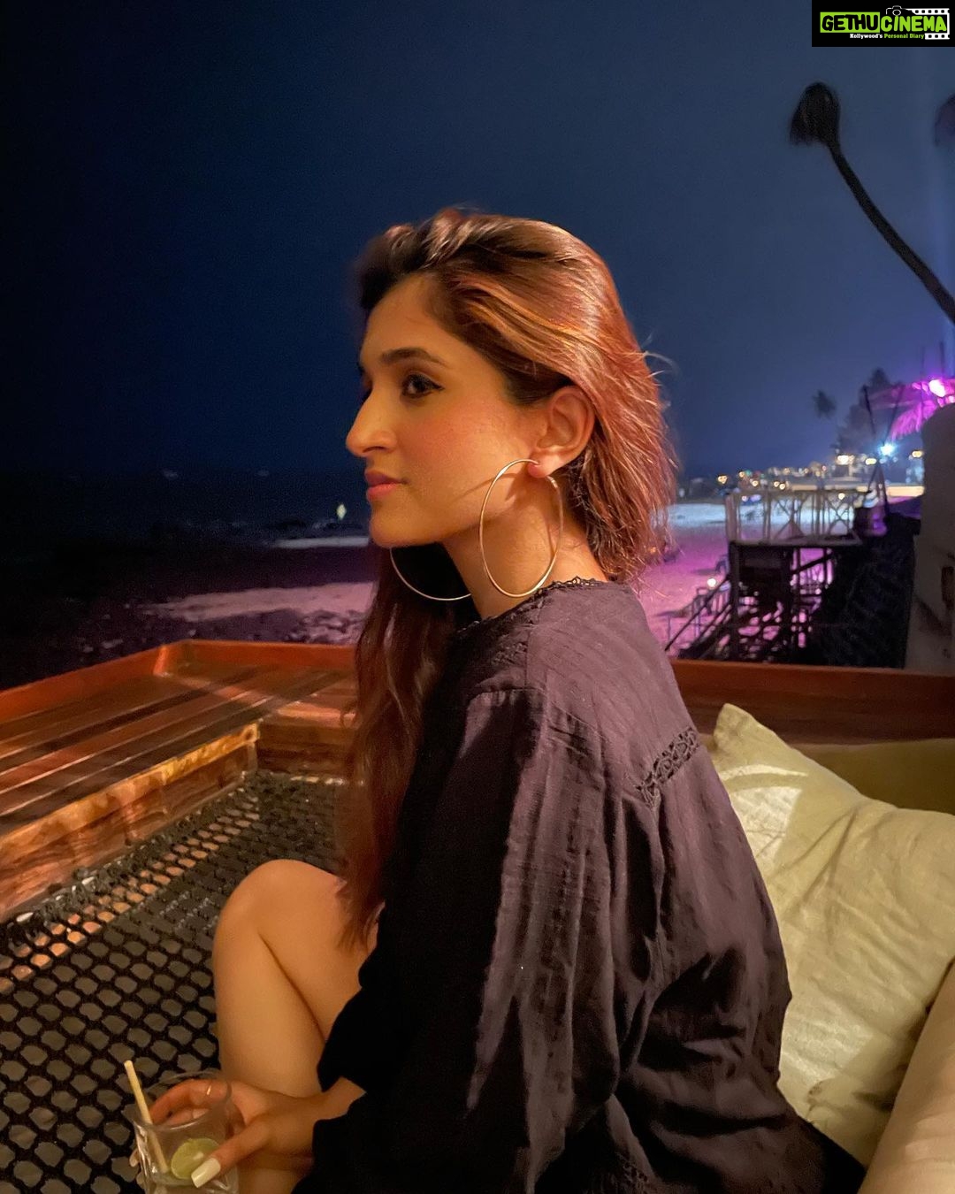 Nidhi Shah Instagram – 🏝🍸💕 | Gethu Cinema