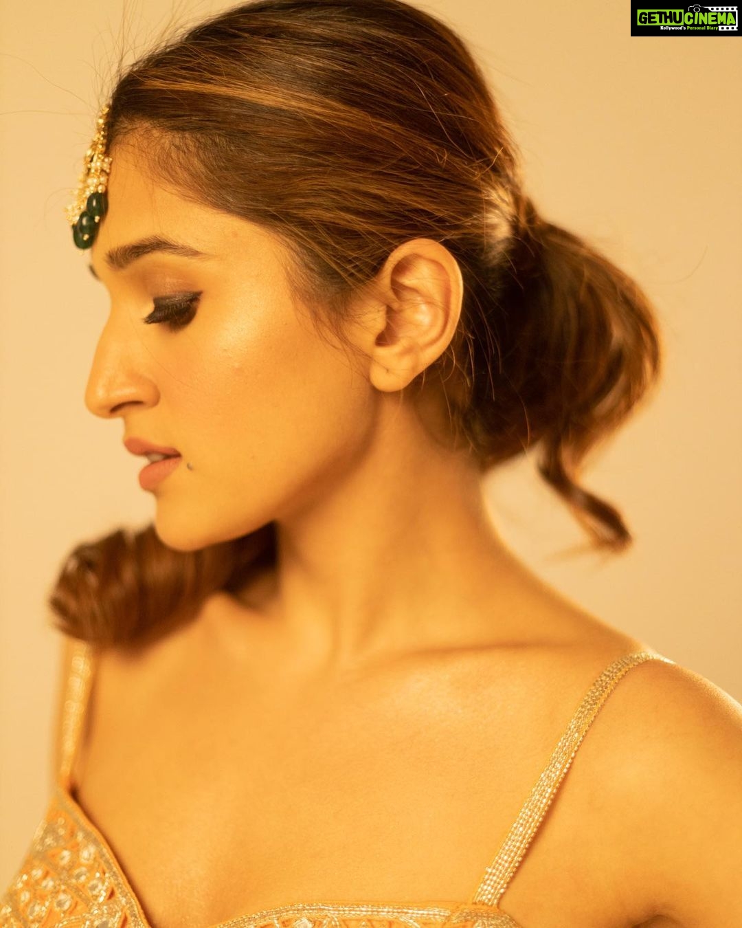 Nidhi Shah Instagram – This colour is everything 🧡 . . Wearing ...