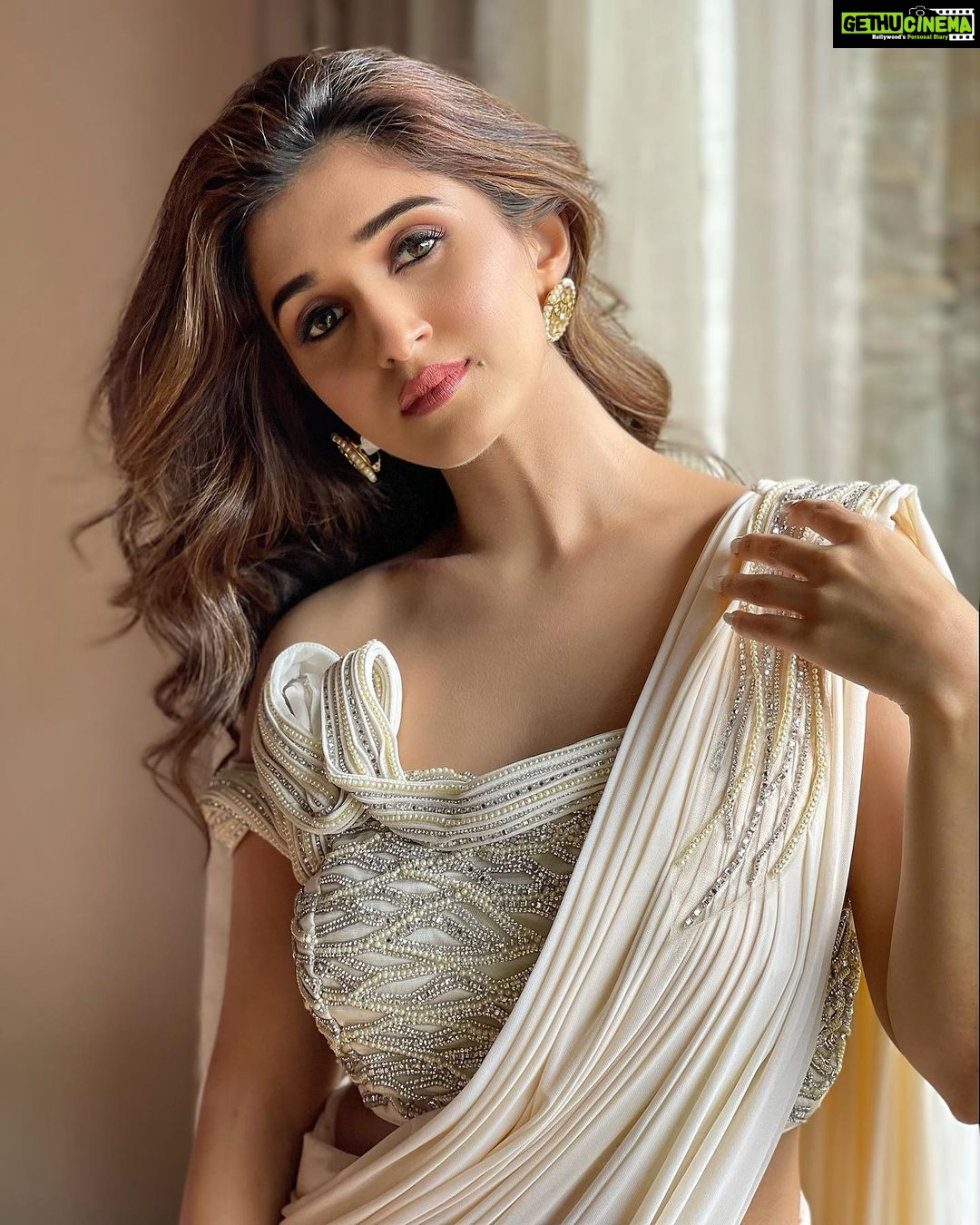 Nidhi Shah Instagram – I am not picky I just know what i want.🌝 . . Mua ...