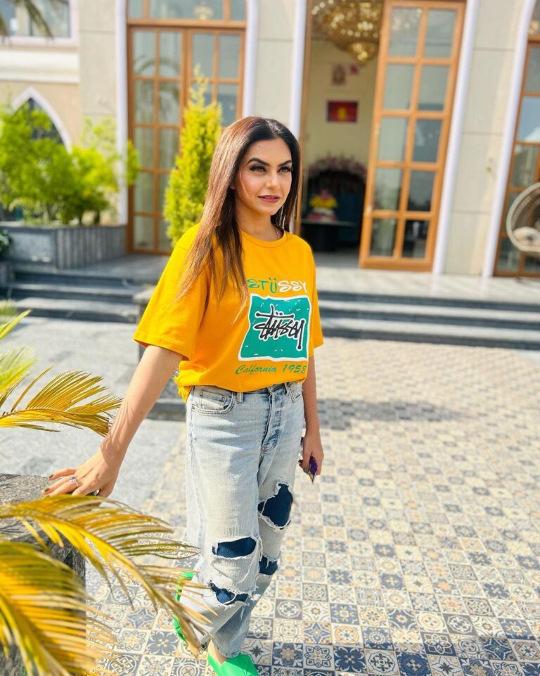 Singer Nisha Bano Wiki, Biography, Age, Gallery, Spouse and more